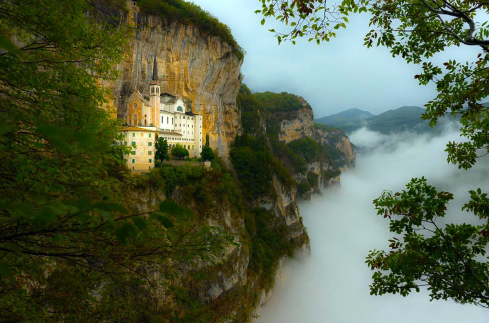 Conheça um refúgio sagrado nas rochosas colinas veronesas - ITALICA